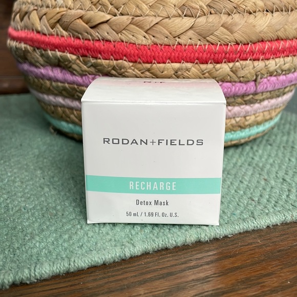 Rodan + Fields | Skincare | Nib Rodan Fields Recharge Detox Mask | Poshmark